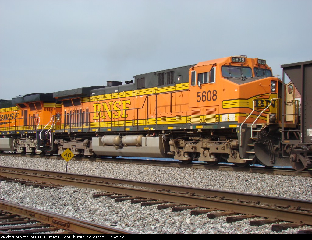 BNSF 5608